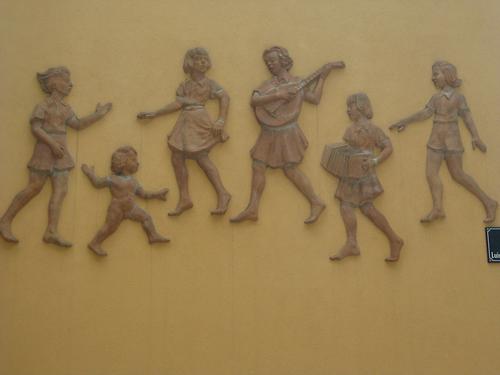 Relief 'Kinder' (2) | 11. Bezirk | Bilder aus Wien | Bilder im Austria ...