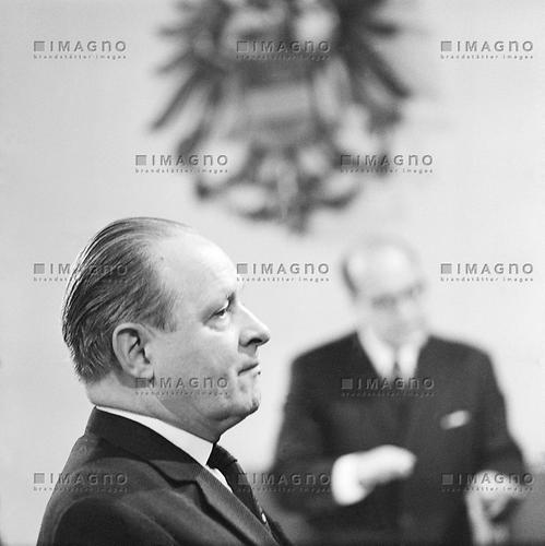 Franz Olah während seiner Gerichtsverhandlung | Olah, Franz | Bilder im ...