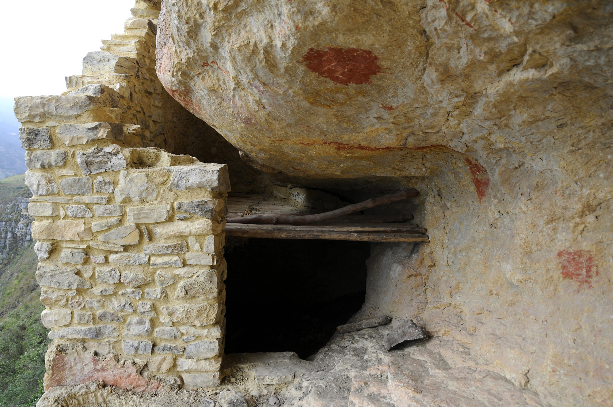Revash - Rock Tombs (7) | Chachapoyas | Pictures | Geography im Austria ...