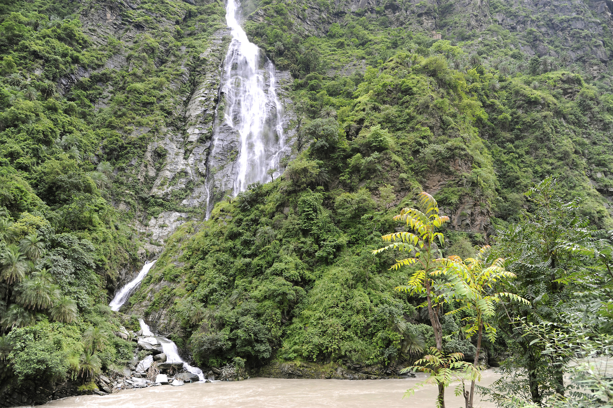 Kullu Valley - Waterfall (1) | Kullu Valley | Pictures | Geography im ...