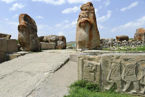 Sphinx Gate at Alaca Höyük (1) | Hattusa | Pictures | Geography im ...
