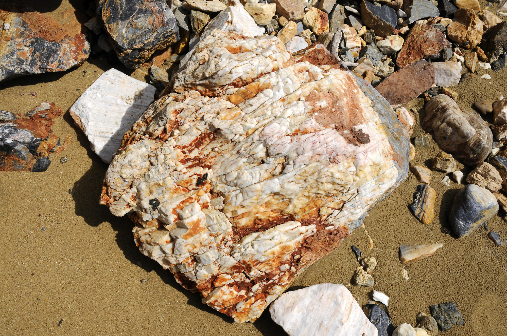 Agiassos Beach - Stone Structure (1) | Naxos | Geography im Austria-Forum