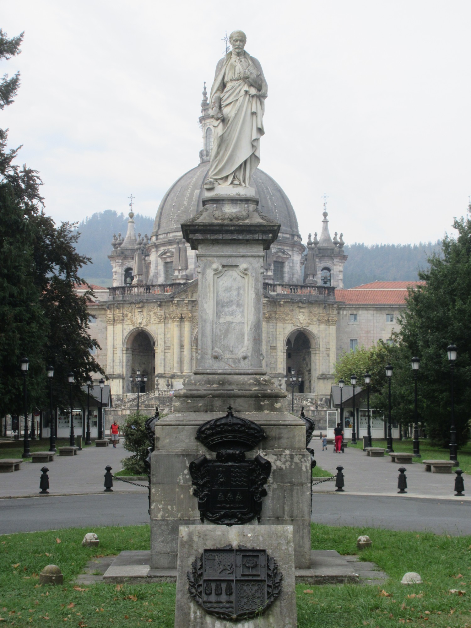 Azpeitia Loiola - Statue of Ignatius of Loyola in front of Sanctuary of ...
