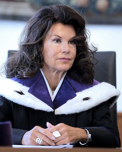Brigitte Bierlein | Politik | Essays im Austria-Forum
