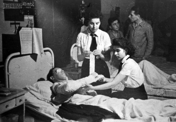 BdM-Mädchen beim Einsatz in eine Lazaret (Propaganda) | Historische ...